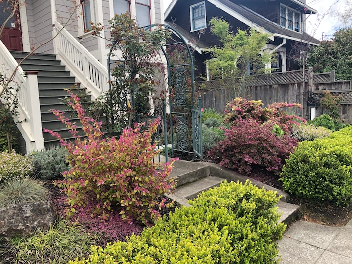 Spacious Victorian Home - Berkeley, CA