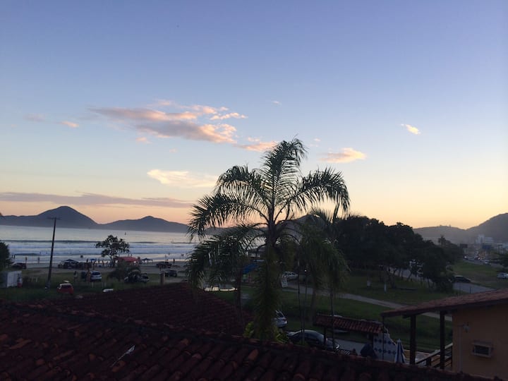 Apto Com Sacada E Vista Mar A Passos Da Praia - Ubatuba