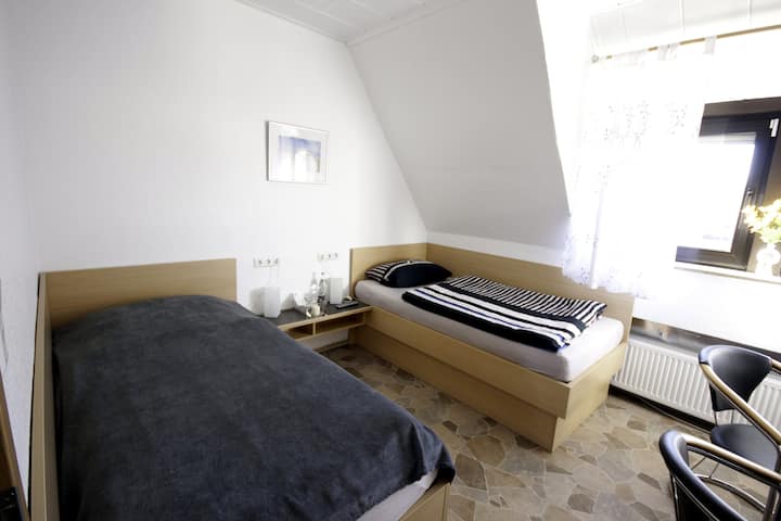 Niveauvolles Zweibettzimmer In Ruhiger Lage - 卡門
