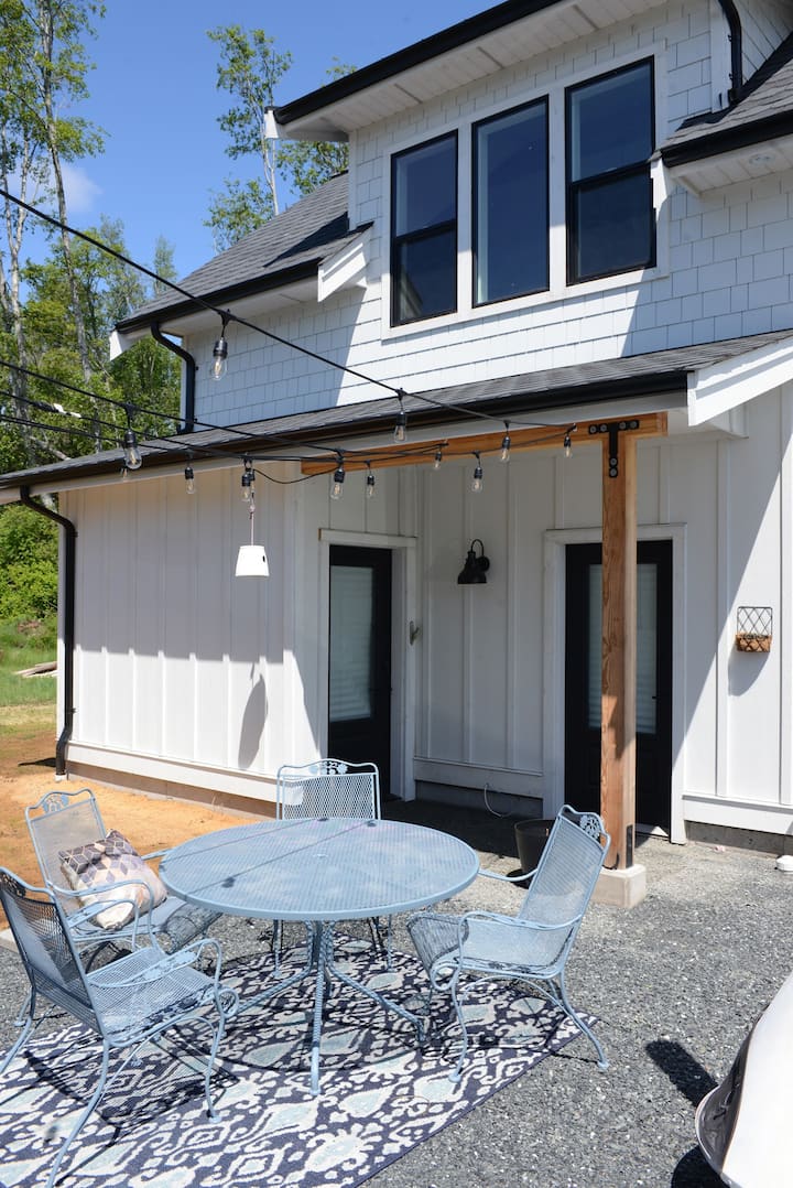Newly Built Cottage ~ Sky Dancer Healing Retreat - 