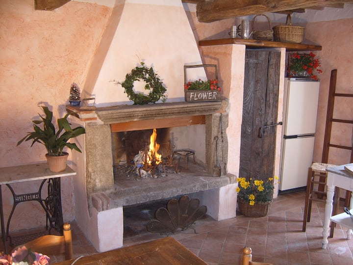 Casa Sotto La Torre ( Casa Terra ) - Italia