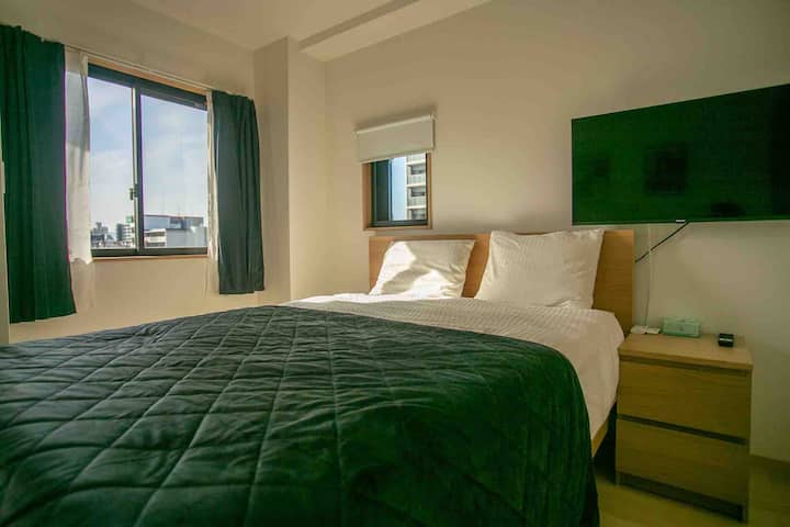 Citystay難波南大床房；毗邻通天阁新世界，机场直达，jr、南海电车新今宫站步行5分钟，四线可用 - Osaka, Japan