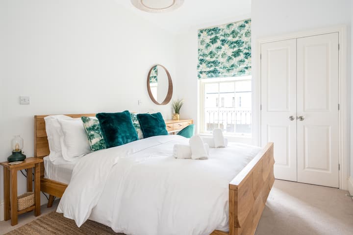 Joelle's Apartment - With Parking - Bath