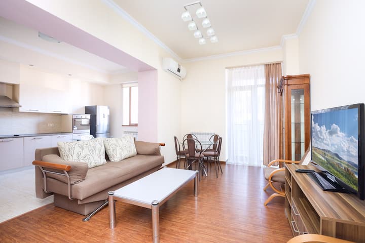 G&a 3 Bedrooms Bright Apartment,northern Avenue - 예레반