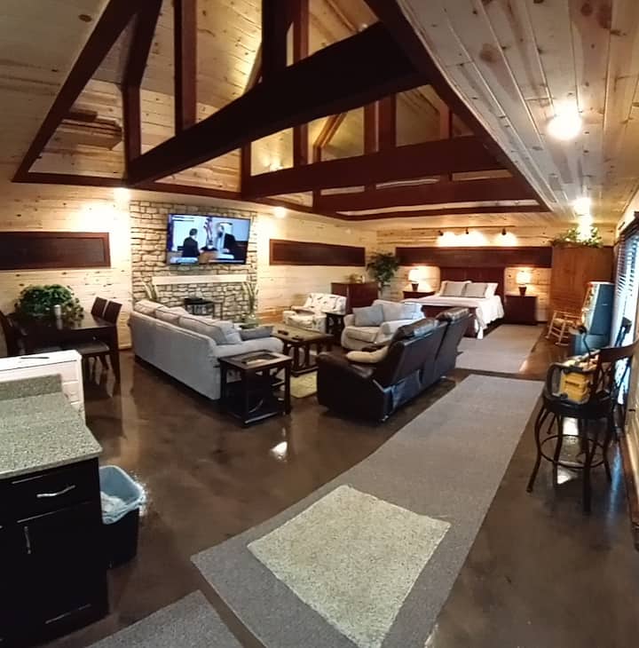 Campus Castle "Guest House" - Bloomington, IN