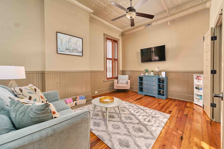 The "Dean Croy" Apt In Historic Cranford Building - Valdosta, GA