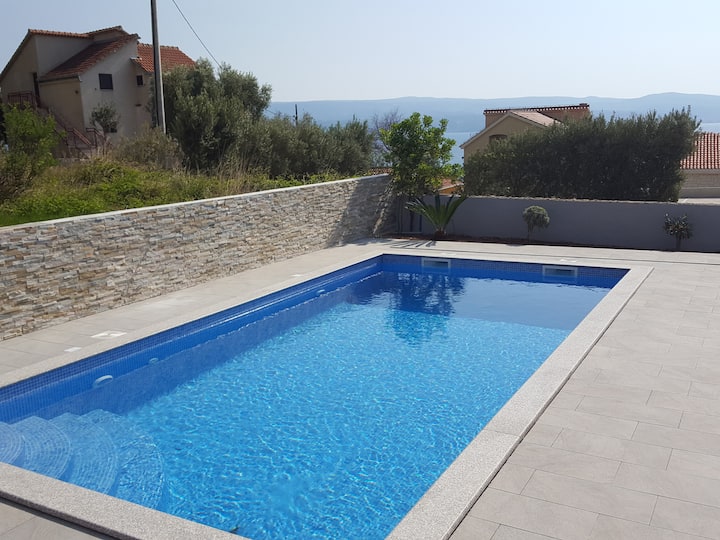 Ferienwohnungen Iva Mit Swimmingpool - Omiš
