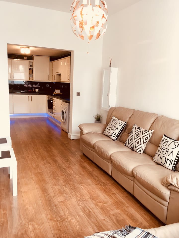 Ground Floor, Light & Bright Flat/apartment - Liverpool