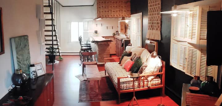 Vibrant Mid-century Modern Home: Close To Downtown - Pittsburgh, PA