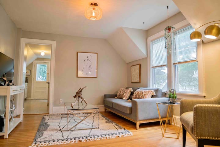 1 Bedroom Hidden Gem In The Heart Of Park Avenue - Rochester, NY