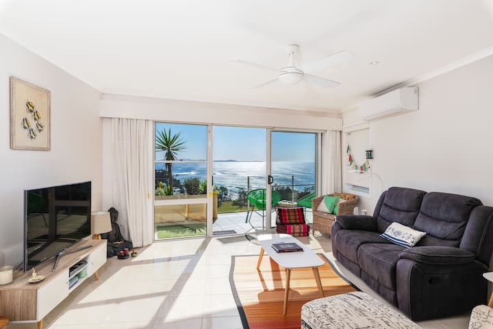 Stunning Ocean View & Whale Watching Apartment - Port Macquarie