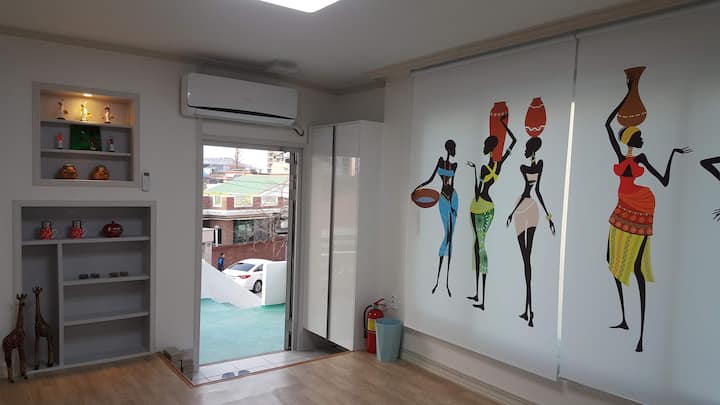 광주송정역도보10분/조아/2층전체&바베큐가능/단독새주택/아프리카거주경험/영어가능 - Gwangju