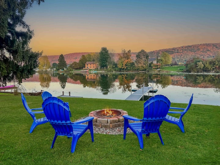 Lakefront Cottage -Firepit, King Br, Lake Views - Tully Lake, Tully