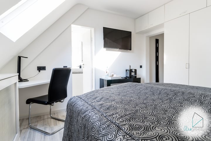 Homefy Studio Oldtown | Top Location| Rhine View - Düsseldorf