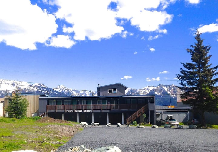 Downtown Seward, 1 Bedroom W/kitchen Sleeps 4! - Seward, AK