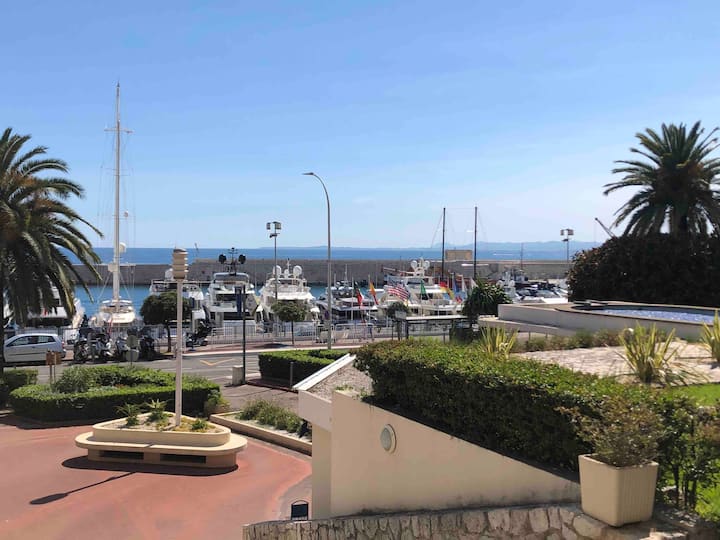 Un éCrin Au Port De Nice, En Bord De Mer. - Nizza