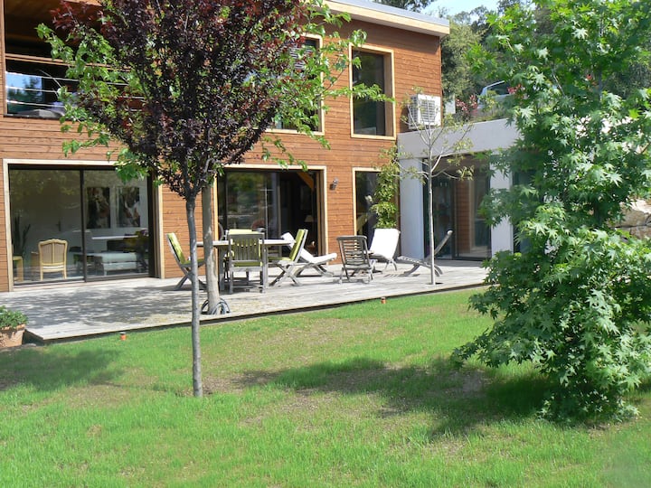 Maison Spacieuse En Bois Dans La Verdure Au Calme - Cogolin