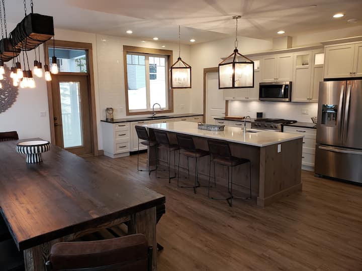 Ski In/ski Out Luxury Home 6bed Sleeps 20 With Ac - Armstrong