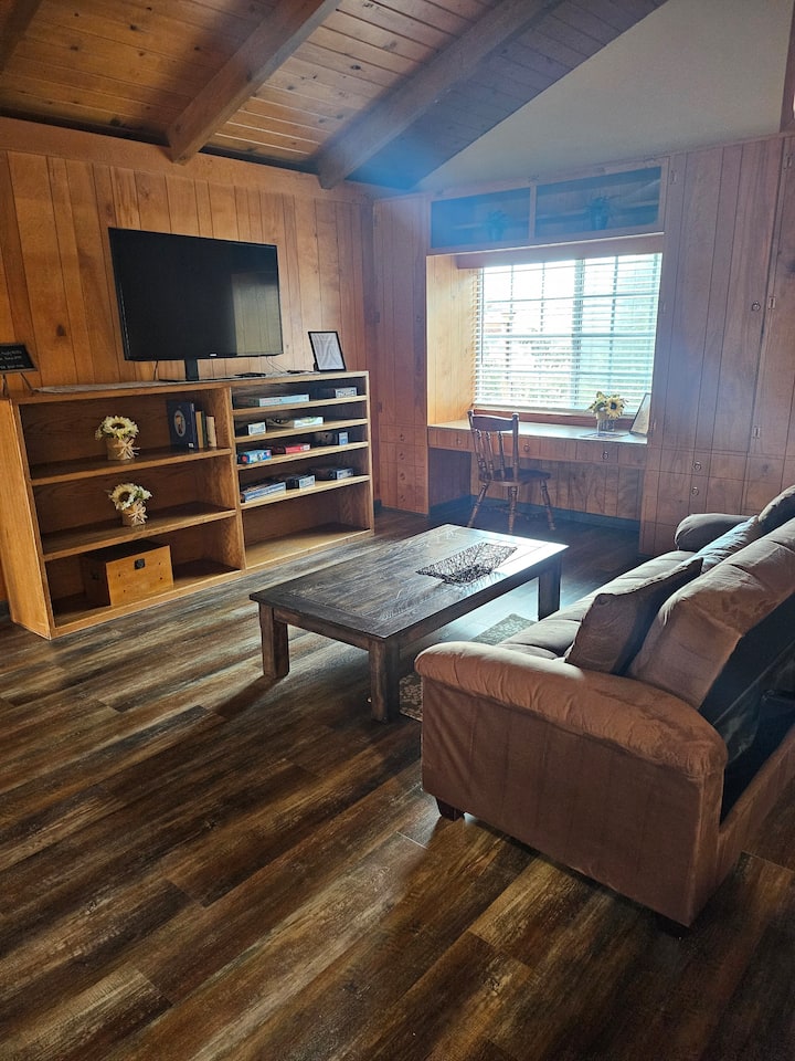 Peaceful One Bedroom Guesthouse With A View - Moorpark, CA
