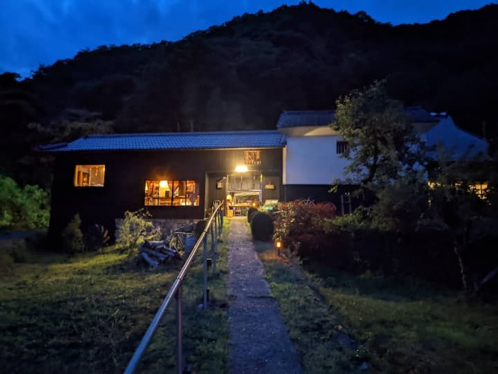小森のツキノシタ
本館貸切プラン 定員 6名 - 岡山県