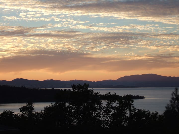Fantastic Lake Views Of Clear Lake (30 Days+) - Kelseyville, CA