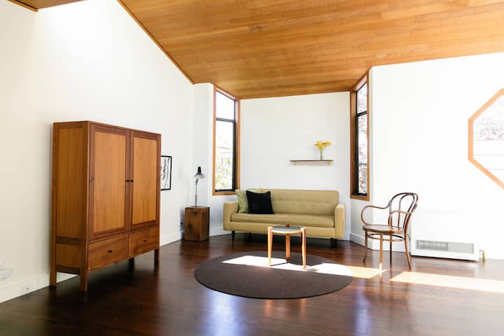 Hand Crafted Cottage - San Francisco