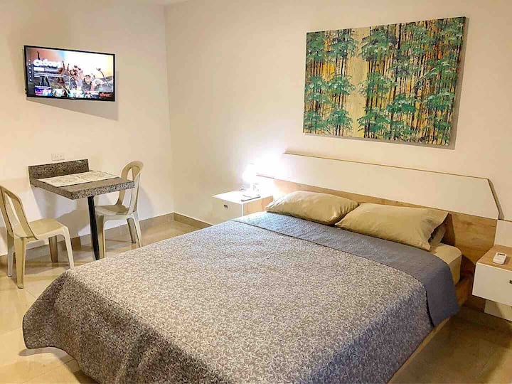 Suite Centrica Con Garaje Y Frente A Supermercado - Guayaquil