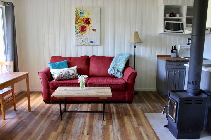 2 Bedroom Lakeview Cabin - Salt Spring Island