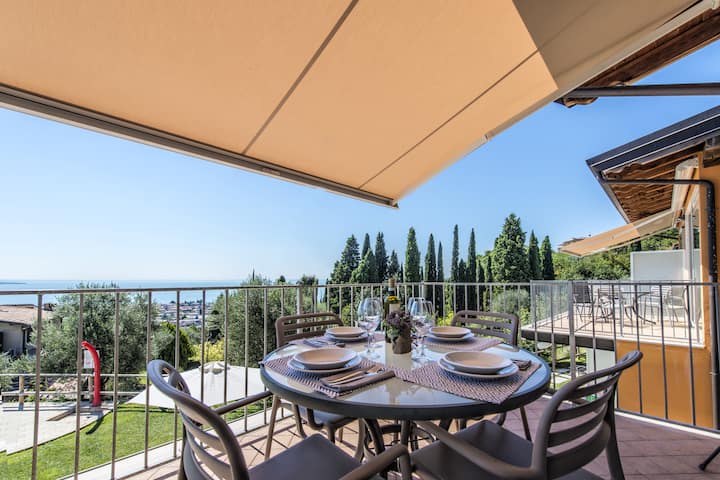 Beautiful 2 Bedroom Apartment With Lake View - Gardone Riviera