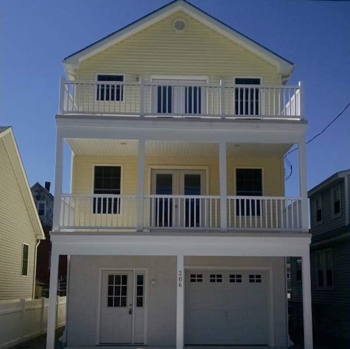 4 Bedroom Beach House Perfect For Family Getaway - Wildwood, NJ