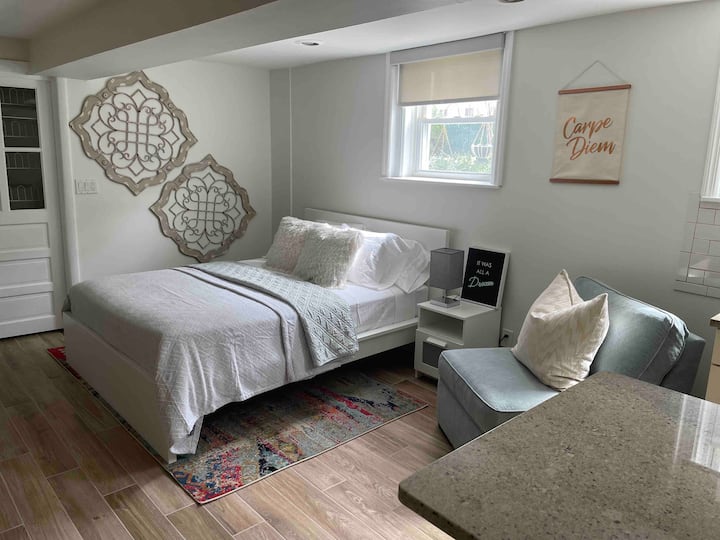 Sunny Apt; By Lga, Midtown, Astoria, Lic, Flushing - Queens, NY