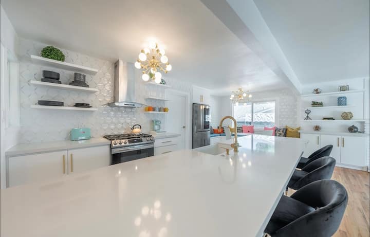 Bold, Beautiful, Modern, 4bed2bth Game Room,3dtile - Reno