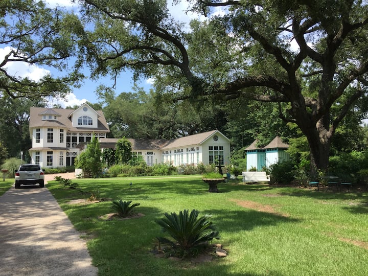 Shell House Estate Pool House - Pass Christian, MS