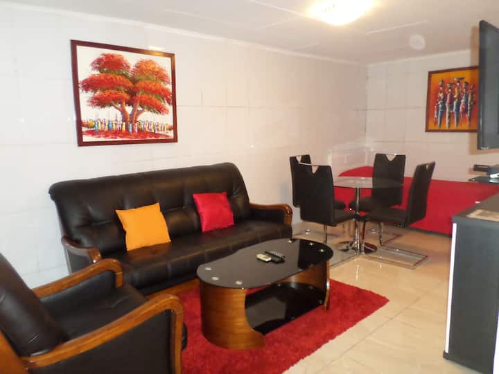 1 Br. House With 2 Beds: Near Airport, Restaurants - Libreville