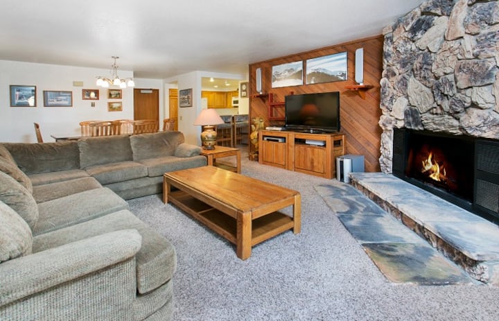 Cozy & Spacious 2 Bedroom Condo - Mammoth Mountain, CA