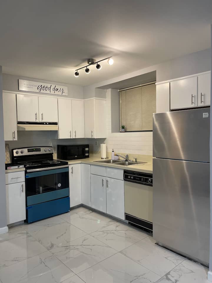 Private Room In Luxury Home With Attached Backyard - New Rochelle, NY