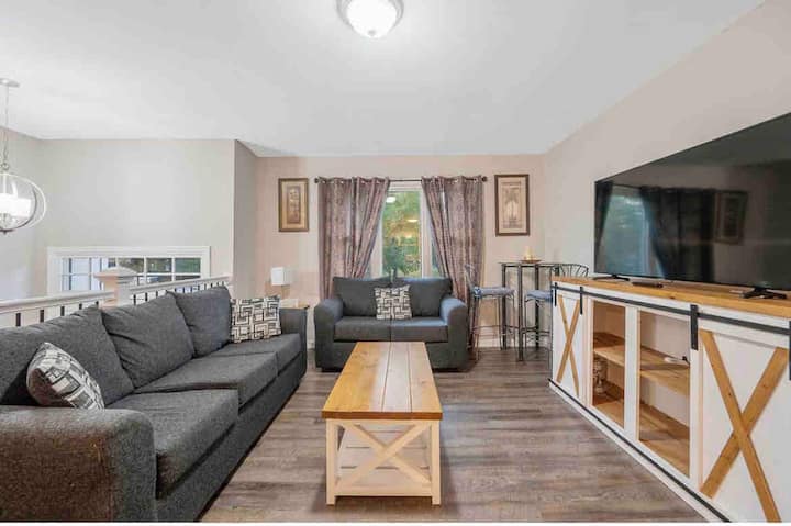 Cary~5br/3ba~2 Separate Living Rooms W/tvs - ケーリー, NC