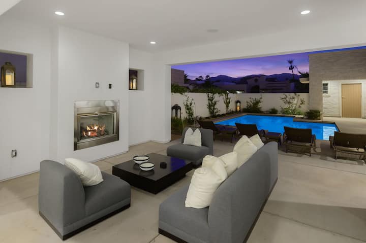 La Quinta Contemporary Home With A View - La Quinta, CA