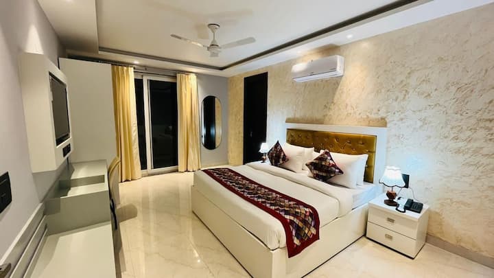 Sterling Deluxe Studio With Balcony - Gurgaon