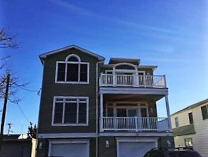 Seaside Heights Lower Unit 3 Bed/2 Bath Sleeps 6 - Seaside Heights, NJ