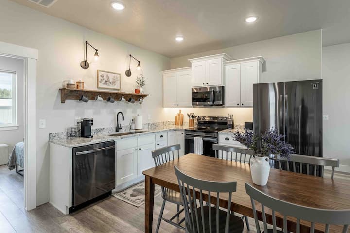 Brand New Family Friendly Two Bedroom - Hamilton, MT