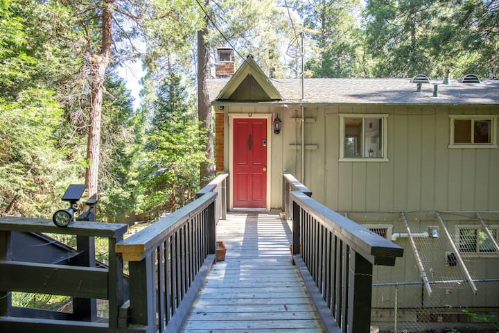 The Starlight Lodge: A Lake Gregory Retreat - Crestline, CA