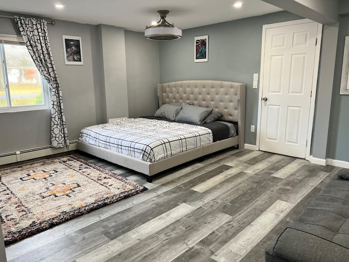 King Suite With Private Entrance And Bathroom - Fire Island, NY
