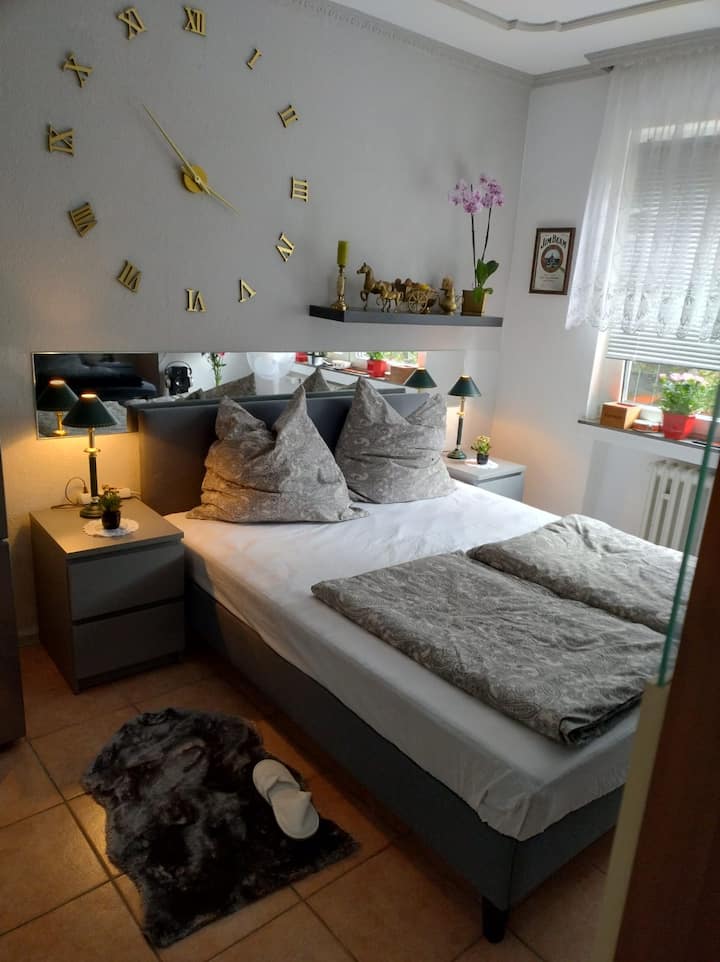 Gemütliches Luxuszimmer, An Einzelpersonen - Düsseldorf