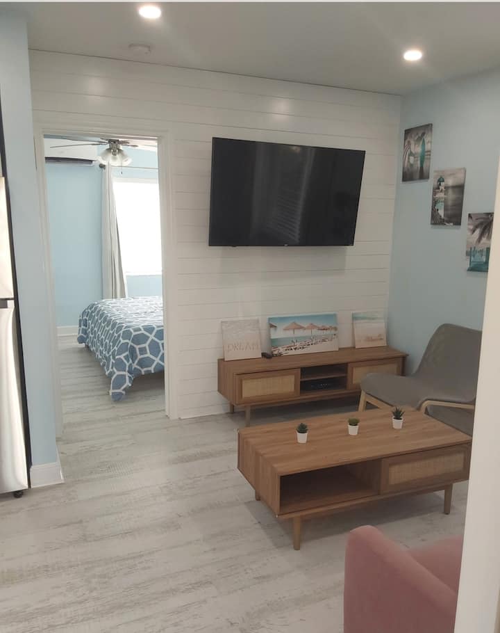 Northbeach House Long Term Stay Discount Available - Pompano Beach, FL