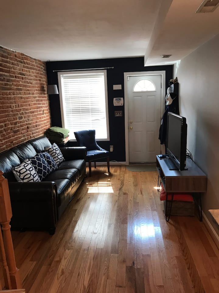 Charming 2 Bedroom Canton Row Home - Baltimore, MD