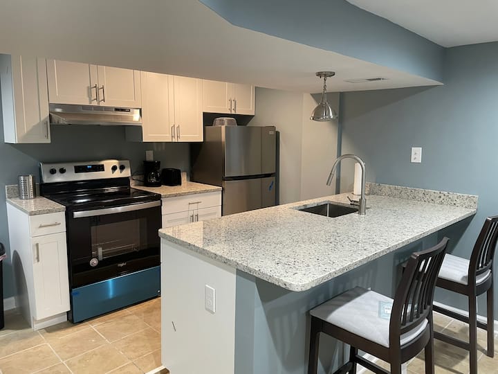 Super Comfortable One Bedroom Apartment! - Baltimore, MD