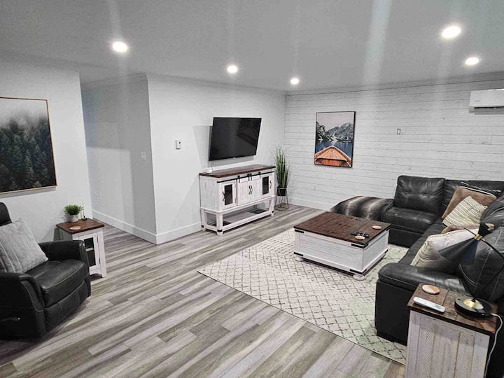 3 Bedroom Home With Parking - Deer Lake