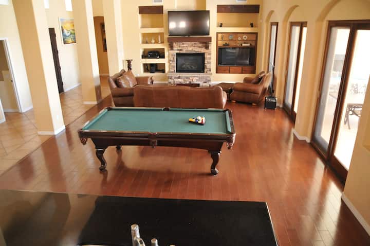 Heated Pool + Hot Tub - Near Balloon Fiesta Park - Albuquerque, NM