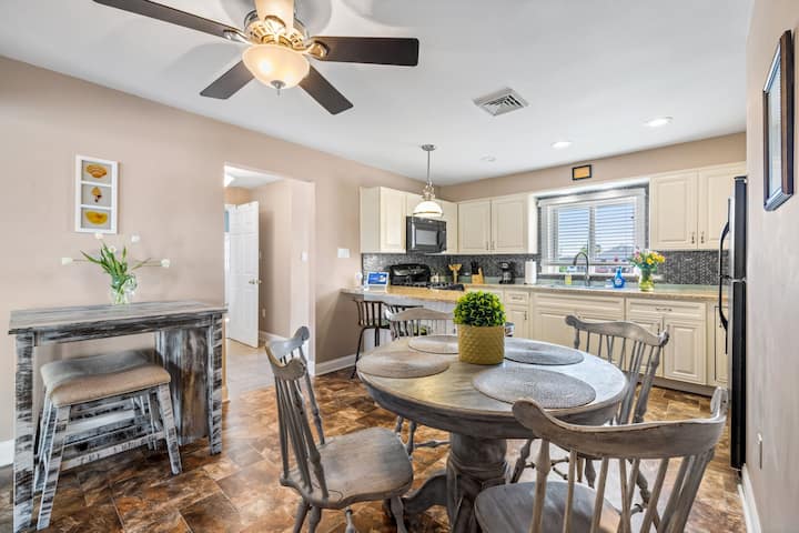 The Bayside Getaway. Backyard Sunsets/deck & Dock - Atlantic City, NJ